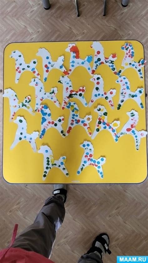 Занятие по рисованию «Народная игрушка в первой младшей группе 3 фото