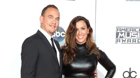Pregnant Alanis Morissette Posts Stunning Nude Underwater Shot