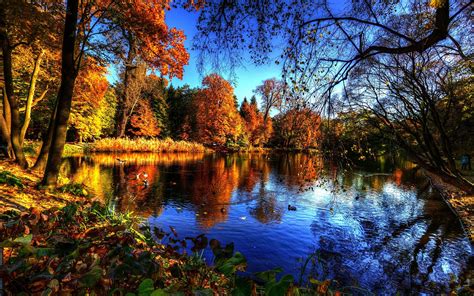 عکس زمینه لب تاب و کامپیوتر باکیفیت بالا پایگاه خبری گیلاس نیوز