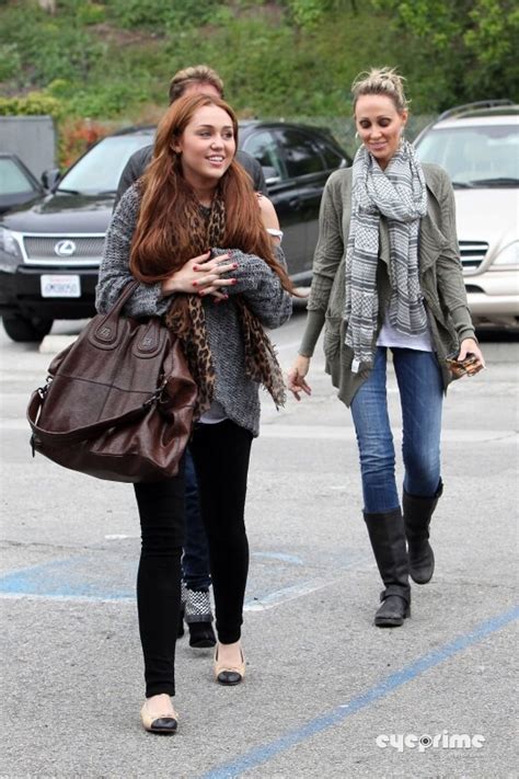 Miley Cyrus Grabbing Coffee At The Coffee Bean In Toluca Lake March 27
