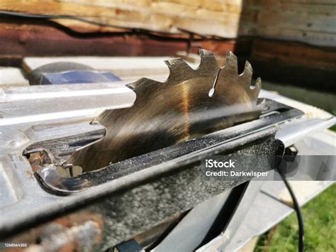 테이블에 설치된 전기 원형 톱입니다 목재 톱을 위한 도구 강철에 대한 스톡 사진 및 기타 이미지 강철 공예 금속 Istock