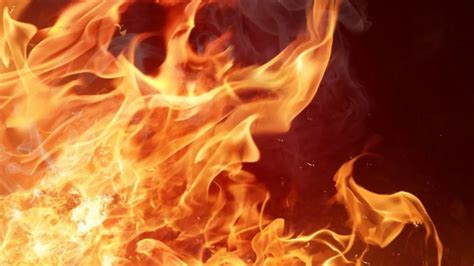 Dehradun के शोरूम में लगी भीषण आग सारा सामान जलकर खाक घंटों की कड़ी मशक्कत के बाद आग पर पाया