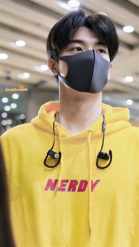 ปกพนโดย risa ใน Lin Yi