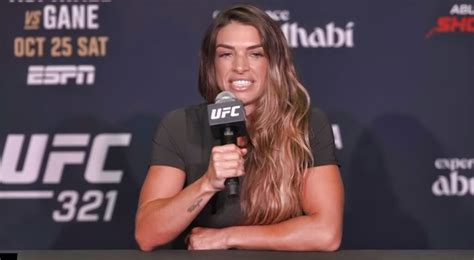 Cameraman Knew Exactly What He Was Doing As He Captured Ufc Star
