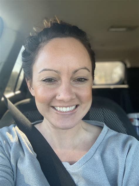 Cute Milf 🥰 Scrolller