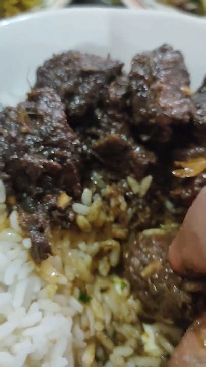 স্পেশাল কালাভুনা দিয়ে দুপুরের খাবার টা অসাধারণ ছিলো। Youtube