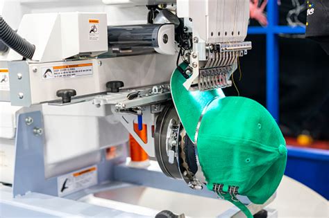 섬유의류 의류 산업에서 제조 프로세스를 만들기에 대 한 현대적이 고 자동 첨단 기술 자 수 기계에서 모자 봉 제 자수에 대한