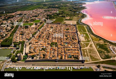 Luftaufnahme Historische Innenstadt Von Der Befestigten Aigues Mortes