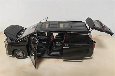 2023 Trumpchi M8 Master Mpv Diecast Model 118 Scale Black Sd02h855
