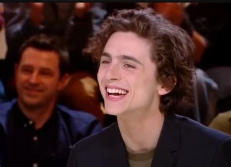 Актьорът Тимъти Шаламе ще изпълни песни на Боб Дилън в предстоящ биографичен филм