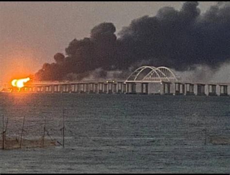 Палає Кримський міст Читайте на Ukr Net