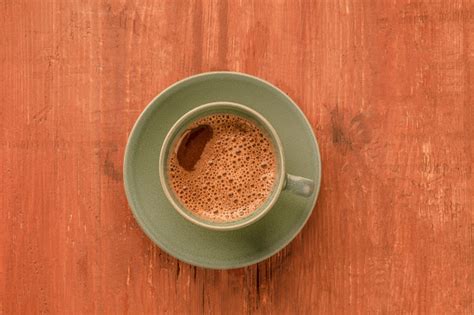 카피 스페이스와 어두운 소박한 나무 배경에 커피 한 잔의 오버 헤드 사진 톤 이미지 0명에 대한 스톡 사진 및 기타 이미지 0명 갈색 기포 음료 Istock