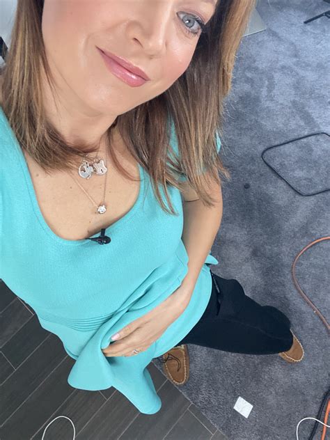 Ginger Zee Scrolller