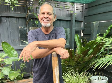 Johnny World Leading Didgeridoo Player Artist 0428 785 000