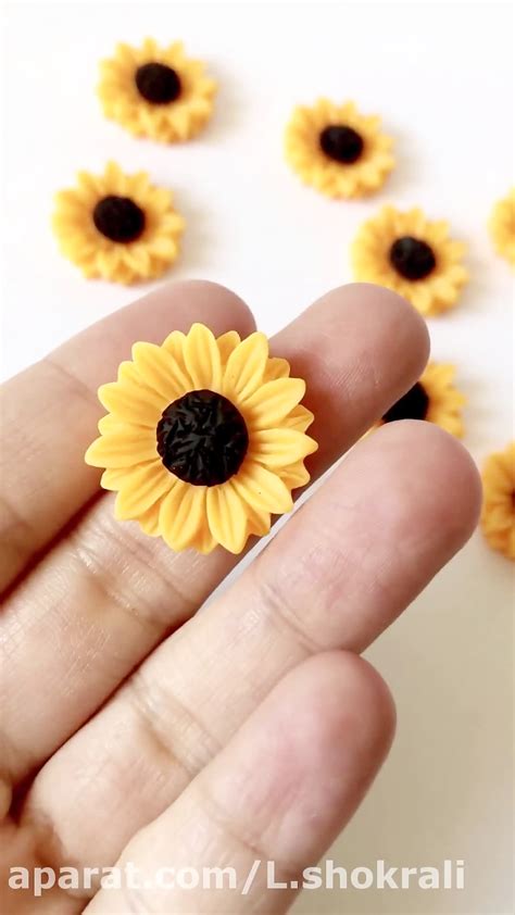 زنگ هنرساخت گل با خمیر چینی