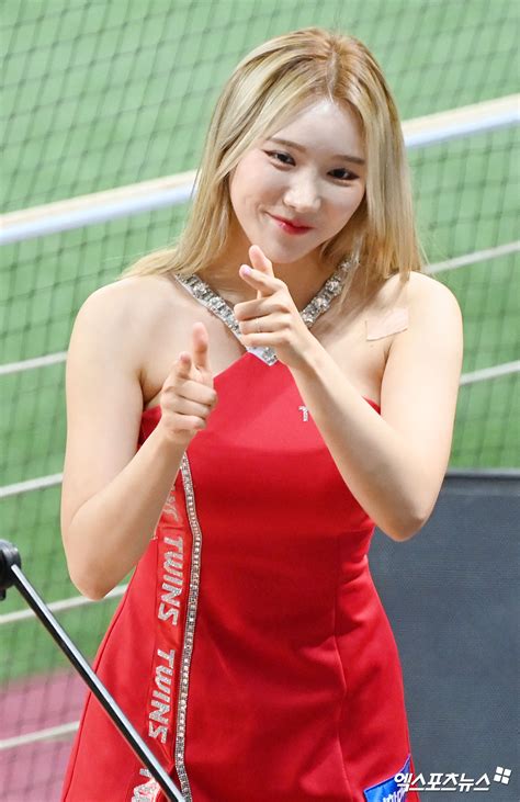Lg 치어리더 이진 화려한 금발 섹시미는 플러스 엑s Hd화보 나무뉴스