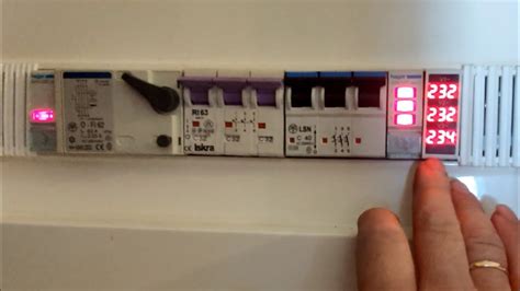 Mastorakos ΕΝΑ ΧΡΗΣΙΜΟ ΟΡΓΑΝΟ ΓΙΑ ΤΟΝ ΗΛΕΚΤΡΙΚΟ ΠΙΝΑΚΑ ΨΗΦΙΑΚΟ ΒΟΛΤΟΜΕΤΡΟ Youtube