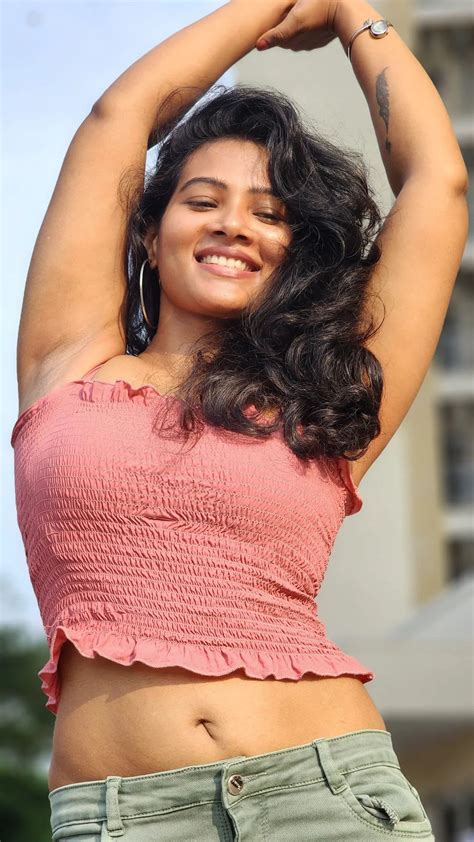 Alluring Navel Goddess Dhivya Duraisamy South Indian Actress