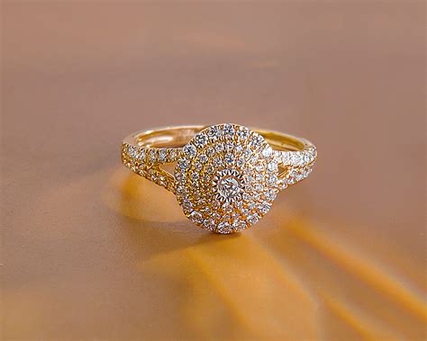 Leena Oval 18karat Yellow Gold Vs Diamond Engagement Ring Saint Tracy