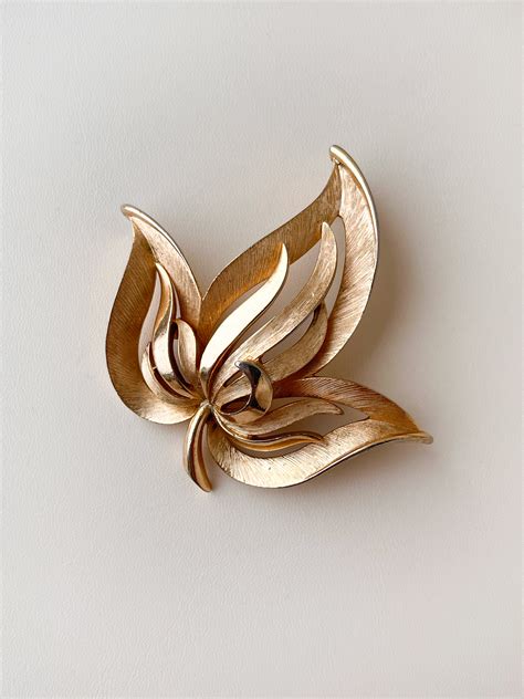 Винтажная брошь «Листок от Trifari