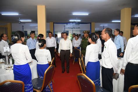 နိုင်ငံတော်စီမံအုပ်ချုပ်ရေးကောင်စီဥက္ကဋ္ဌ နိုင်ငံတော်ဝန်ကြီးချုပ် ဗိုလ