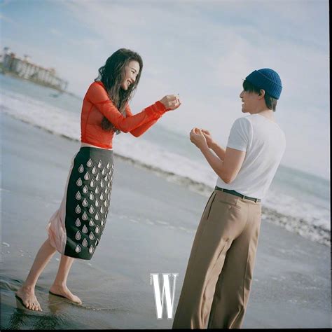 张震舒淇海边写真大片曝光浪漫文艺 是枝裕和掌镜