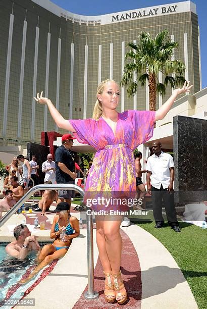 Kendra Wilkinson Kicks Off Independence Day At Moorea Beach Club Photos