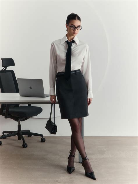 Прямая юбка-карандаш до колена с ремнем :: LICHI - Online fashion store