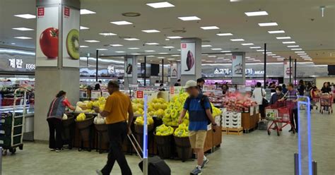 대형마트 Vs 온라인몰 “신선 식품으로 한판 붙자”