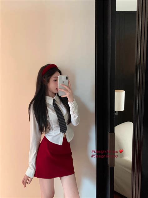 러블리 키치 놀이공원 교복룩 크롭 자켓 뱃지 데일리 타이 셔츠 슬림핏 미니 스커트 코디세트