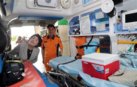 30kg 방화복 입은 김정숙 여사폭염에 고생이 많다소방관 격려