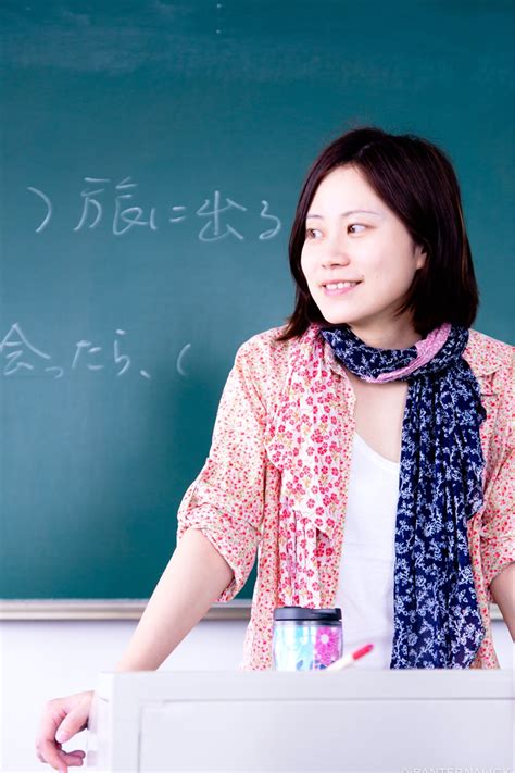 薇光照亮一陆同行记外国语学院陆薇薇老师