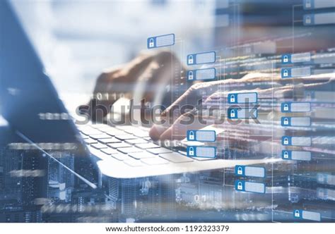 체인 다이어그램과 암호화된 블록 인터페이스를 사용하는 스톡 사진지금 편집 1192323379