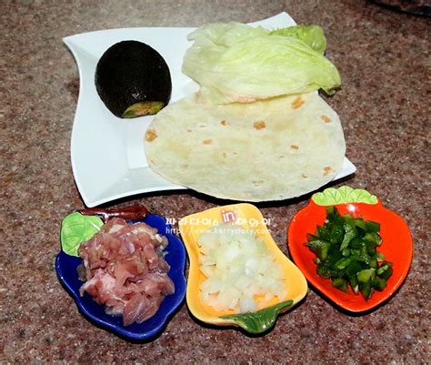 예쁘고 맛있게 만들어 먹는 아보카도 치킨 타코 샐러드