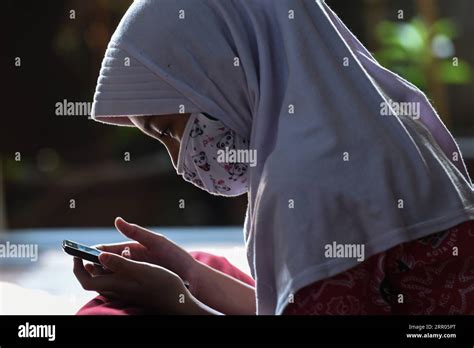 Poor Internet Conection Hi Res Stock Photography And Images Alamy