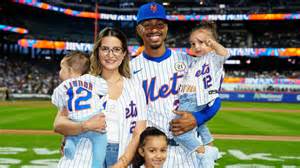 Francisco Lindors Wife Katia Performs National Anthem On Violin Before Padres Mets Abc7 New