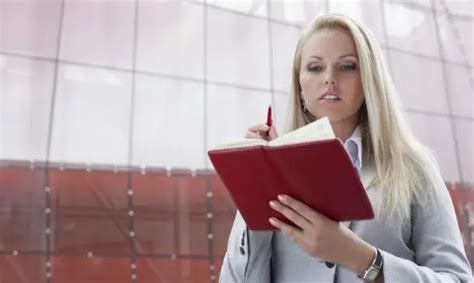 How To Create An Effective Employee Handbook For Your Company