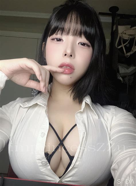 엉덩이 큰 여자 어떰 거기다가 가슴까지 크면