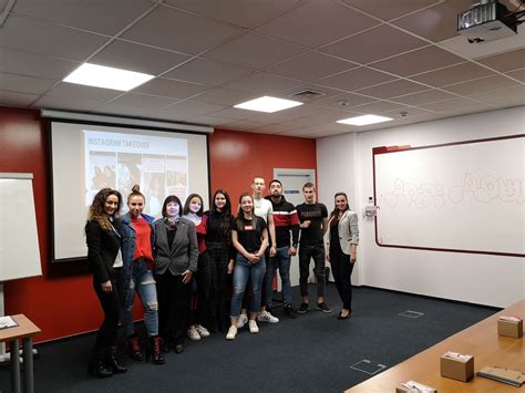 Експерти от Пощенска банка запознаха бъдещи абитуриенти с възможностите за професионална