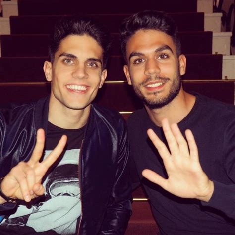 Marc Y Èric Bartra Durante Su 25 Cumpleaños Marc Y Èric Bartra Dos Mellizos Muy Unidos Foto