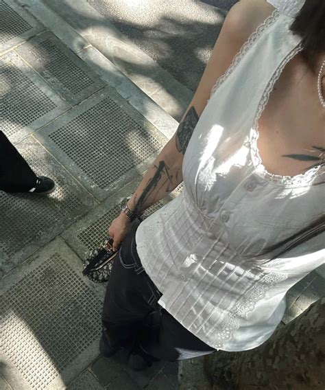 [데이트룩 여름] 루니 민소매 나시 블라우스 에이블리