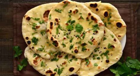 Naan Vs Pita Bread Whats The Difference The Dough Academy