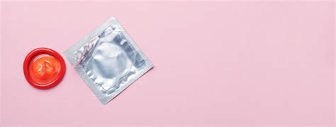 Dùng bao cao su nhiều có bị vô sinh không Trung tâm IVF Hồng Ngọc