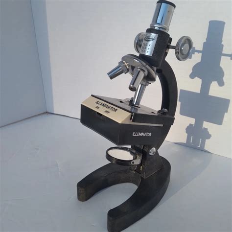 Illuminator Microscope