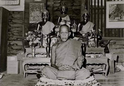 พระเครื่องหลวงปู่ตื้อ อจลธมโม และพระเกจิอาจารย์นครพนม