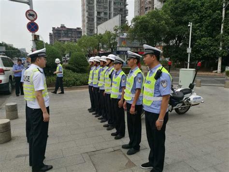省公安廳交管局領導慰問一線執勤「焦」警，民警發奮圖強 每日頭條