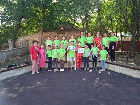 Децата от слушателския клуб в Каспичан празнуват традиционния китайски фестивал и Националния