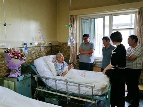中国农业大学工会 基层荟萃 图书馆工会看望住院老领导