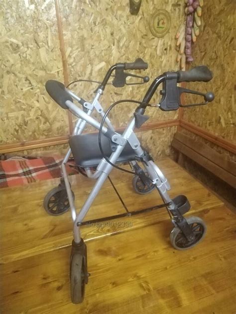 Сгъваема алуминиева проходилка ролатор за възрастни оперирани трудно подвижни хора Те