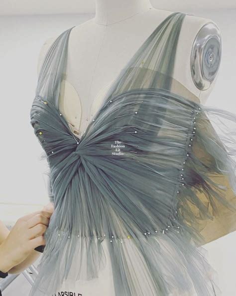 Pin De 𝓙𝓾𝓵𝓮𝓼 En Miu Miu Darling Estilo Peinado Carteras Bonitas Belleza